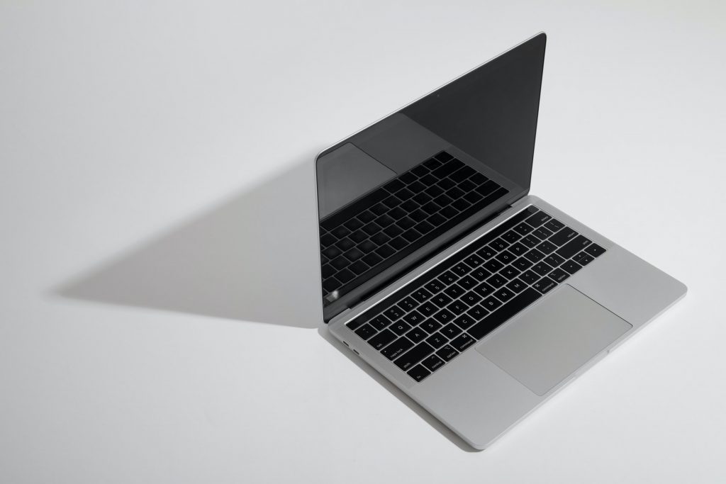 Sleep vs. Shutdown Mac (Should You Shut Down Your MacBook?) - GizmoGrind